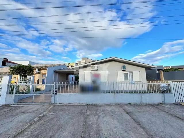 Casa / Sobrado para Venda em Torres/RS Centro 6 Quartos