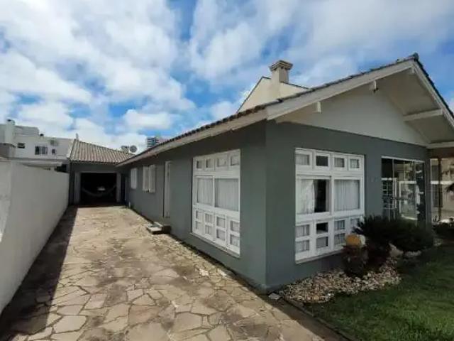 Casa / Sobrado para Venda em Tramandaí/RS Centro 3 Quartos