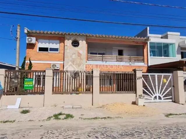 Casa / Sobrado para Venda em Tramandaí/RS Centro 3 Quartos