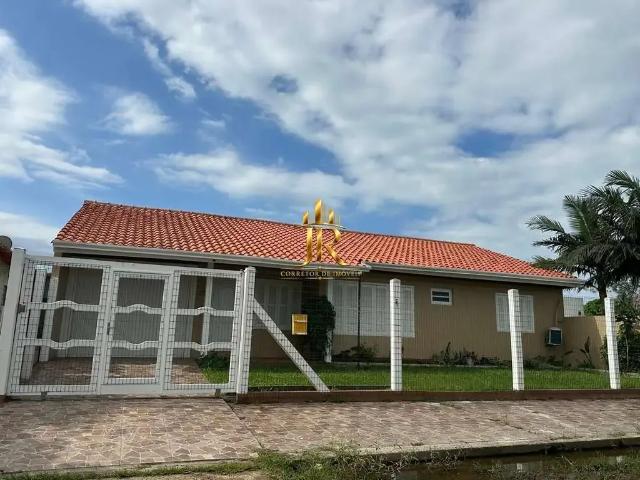 Casa / Sobrado para Venda em Tramandaí/RS Centro 3 Quartos