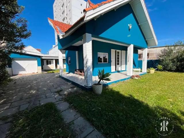 Casa / Sobrado para Venda em Tramandaí/RS Centro 4 Quartos