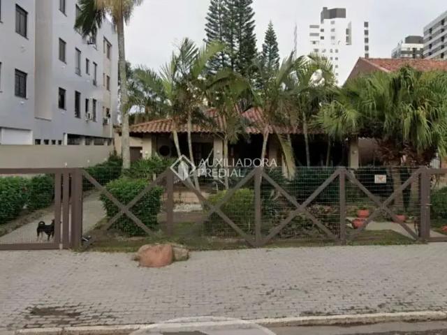 Casa / Sobrado para Venda em Tramandaí/RS Centro 4 Quartos