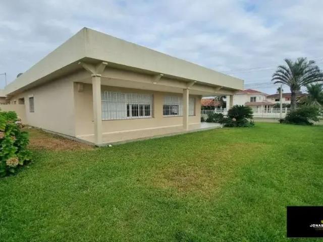 Casa / Sobrado para Venda em Tramandaí/RS Centro 4 Quartos