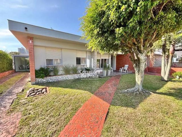 Casa / Sobrado para Venda em Tramandaí/RS Centro 4 Quartos