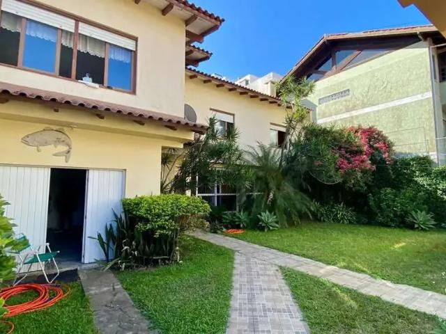 Casa / Sobrado para Venda em Tramandaí/RS Centro 4 Quartos