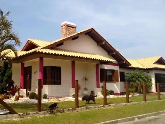 Casa / Sobrado para Venda em Tramandaí/RS Centro 4 Quartos