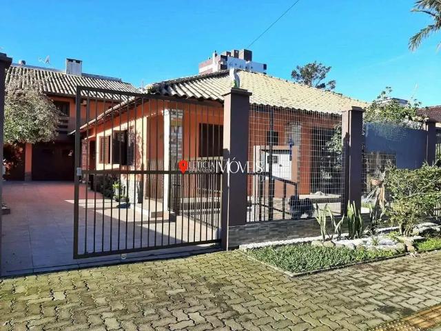 Casa / Sobrado para Venda em Tramandaí/RS Centro 5 Quartos