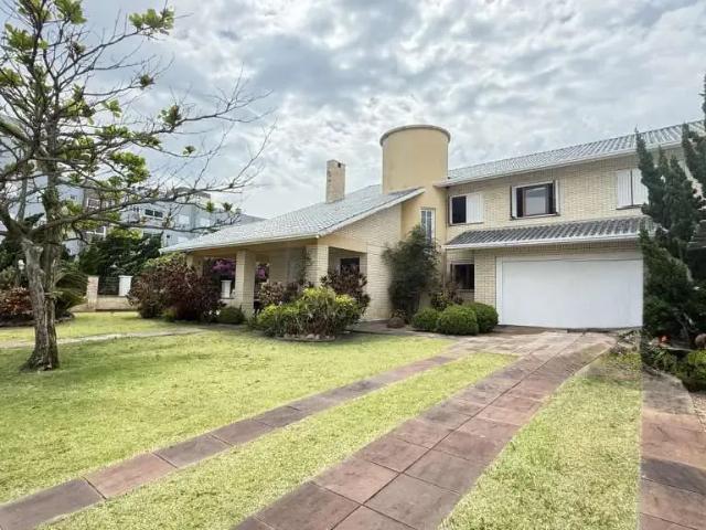 Casa / Sobrado para Venda em Tramandaí/RS Centro 5 Quartos