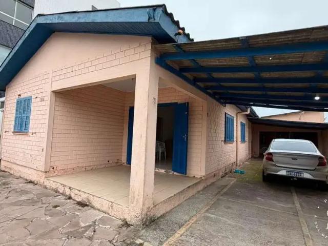 Casa / Sobrado para Venda em Tramandaí/RS Centro 5 Quartos