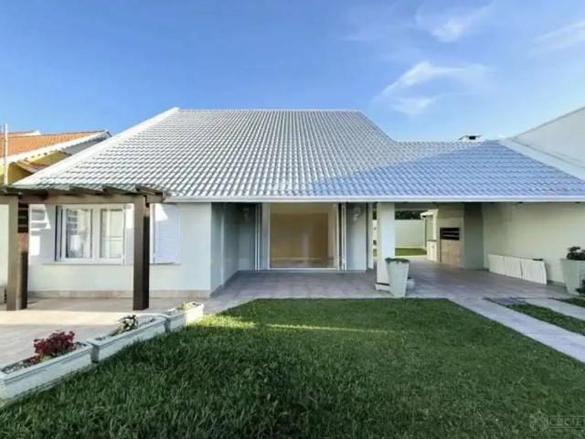 Casa / Sobrado para Venda em Tramandaí/RS Centro 5 Quartos
