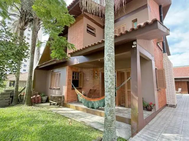 Casa / Sobrado para Venda em Tramandaí/RS Centro 6 Quartos