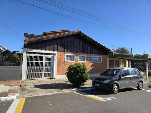 Casa / Sobrado para Venda em Tramandaí/RS Centro 9 Quartos
