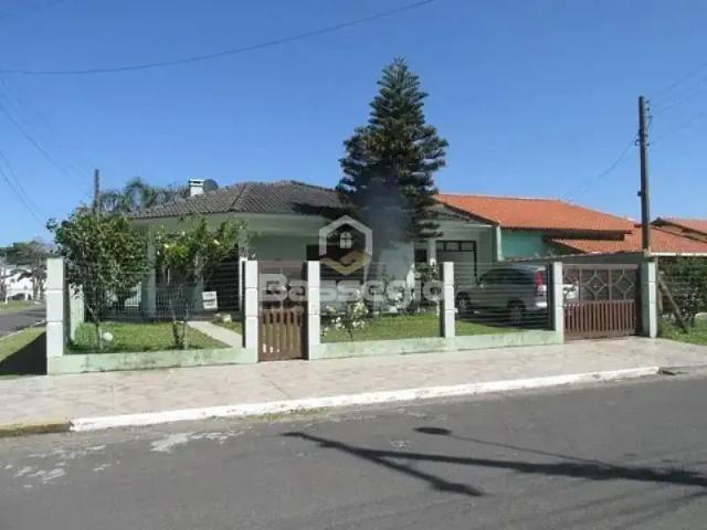 Casa / Sobrado para Venda em Tramandaí/RS São José 3 Quartos