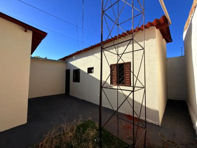 Casa / Sobrado para Venda em Trindade/GO Jardim Floresta 3 Quartos