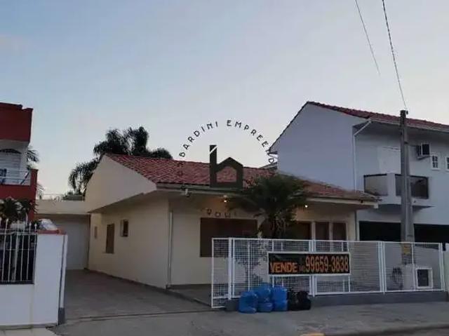 Casa / Sobrado para Venda em Tubarão/SC Centro 3 Quartos
