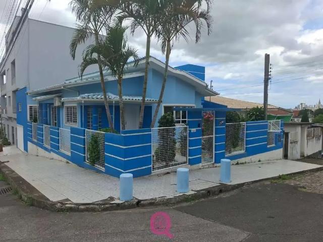 Casa / Sobrado para Venda em Tubarão/SC Oficinas 3 Quartos