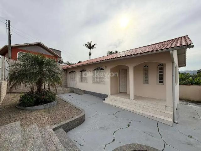 Casa / Sobrado para Venda em Tubarão/SC Oficinas 3 Quartos