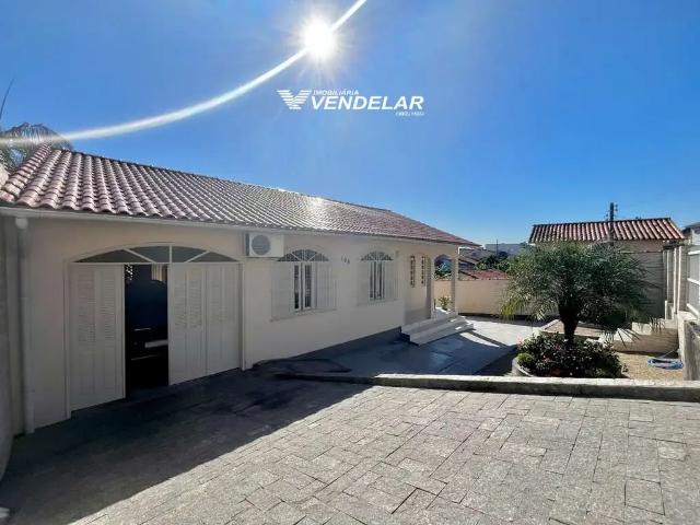 Casa / Sobrado para Venda em Tubarão/SC Oficinas 3 Quartos