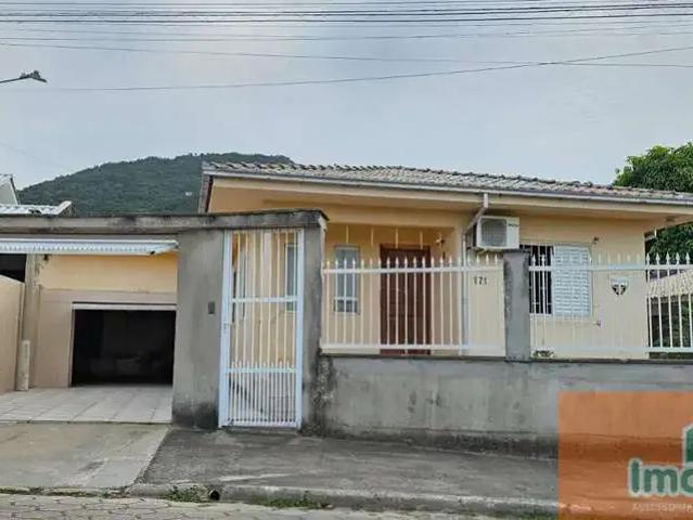 Casa / Sobrado para Venda em Tubarão/SC São João Margem Direita 3 Quartos