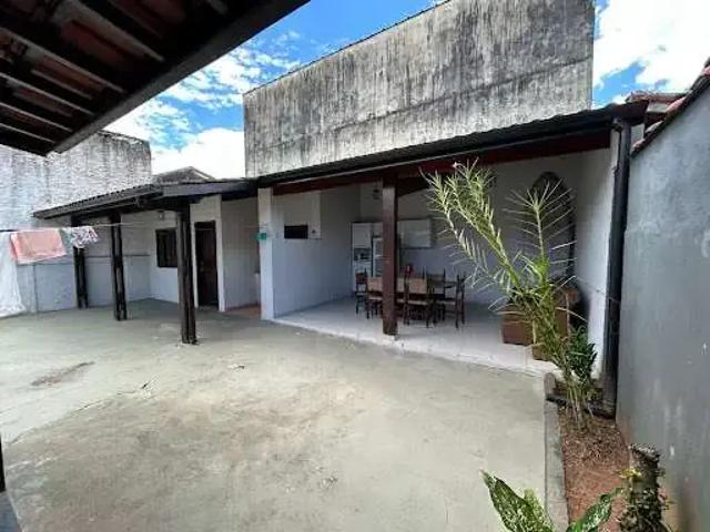 Casa / Sobrado para Venda em Ubatuba/SP Centro 4 Quartos