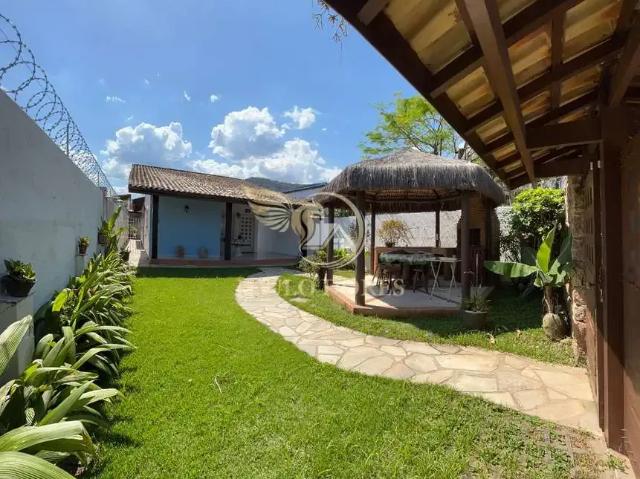 Casa / Sobrado para Venda em Ubatuba/SP Centro 5 Quartos