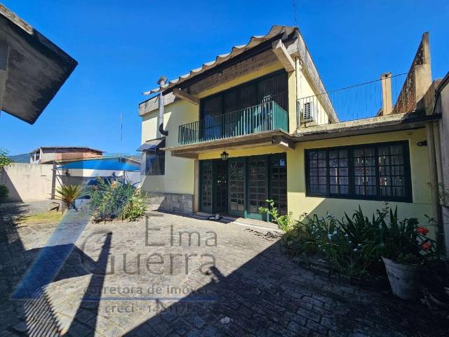 Casa / Sobrado para Venda em Ubatuba/SP Centro 5 Quartos