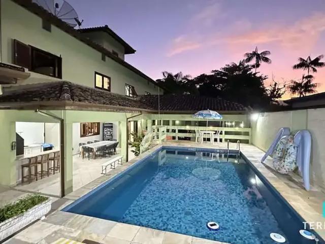 Casa / Sobrado para Venda em Ubatuba/SP Enseada 4 Quartos