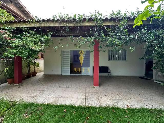 Casa / Sobrado para Venda em Ubatuba/SP Enseada 3 Quartos