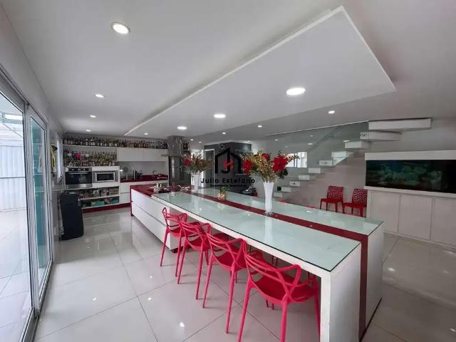 Casa / Sobrado para Venda em Ubatuba/SP Estufa I 4 Quartos