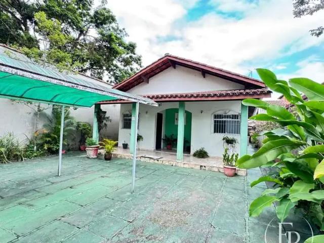 Casa / Sobrado para Venda em Ubatuba/SP Estufa I 4 Quartos