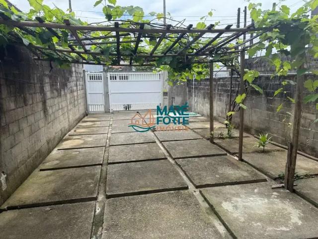 Casa / Sobrado para Venda em Ubatuba/SP Estufa II 5 Quartos