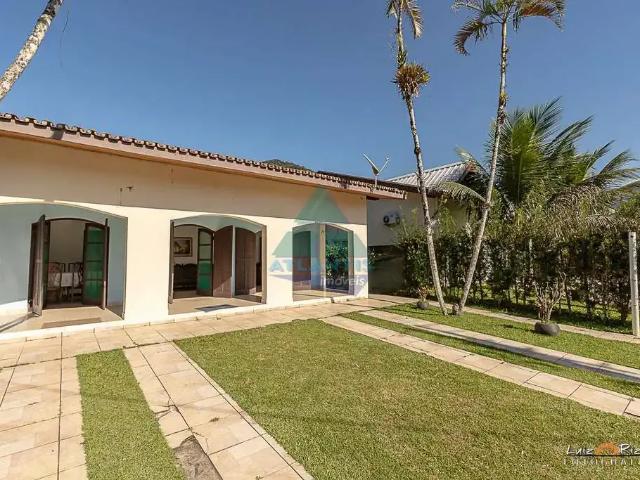 Casa / Sobrado para Venda em Ubatuba/SP Folha Seca 4 Quartos