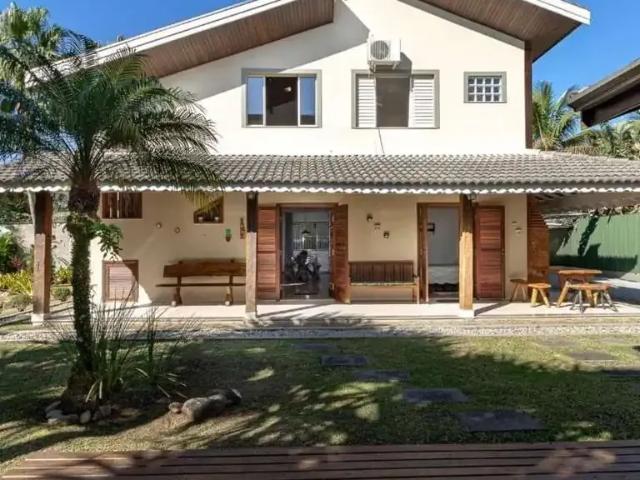 Casa / Sobrado para Venda em Ubatuba/SP Horto Florestal 4 Quartos