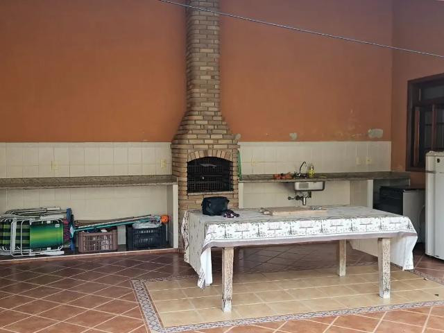Casa / Sobrado para Venda em Ubatuba/SP Sumaré 4 Quartos