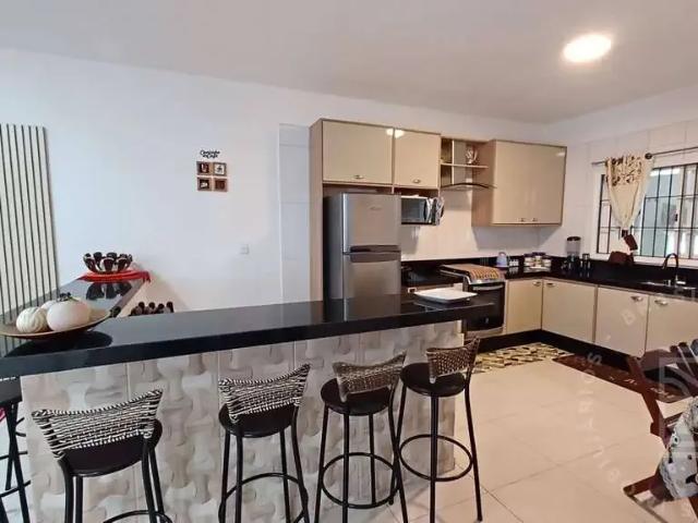 Casa / Sobrado para Venda em Ubatuba/SP Perequê Açu 4 Quartos