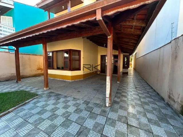 Casa / Sobrado para Venda em Ubatuba/SP Perequê Açu 4 Quartos