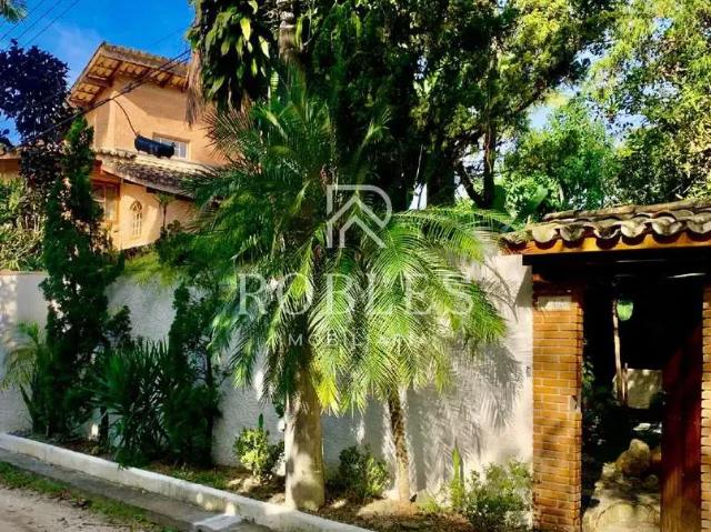 Casa / Sobrado para Venda em Ubatuba/SP Praia da Lagoinha 3 Quartos