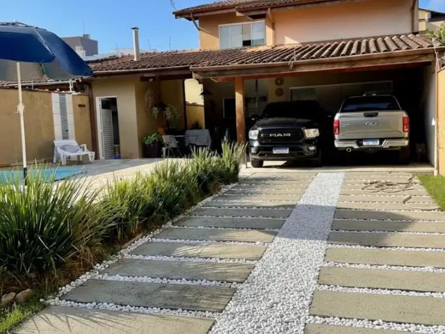 Casa / Sobrado para Venda em Ubatuba/SP Toninhas 4 Quartos