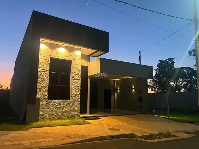 Casa / Sobrado para Venda em Uberaba/MG Condomínio Ayat Club Residence 3 Quartos