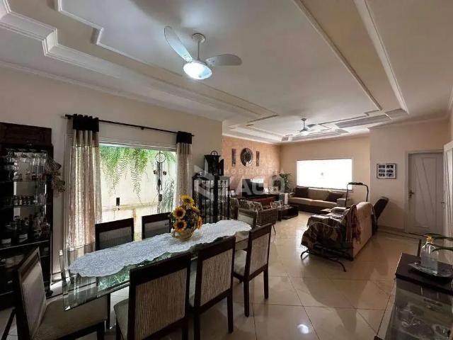 Casa / Sobrado para Venda em Uberaba/MG Cidade Jardim 4 Quartos