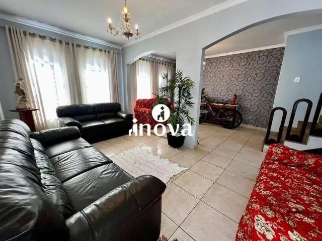 Casa / Sobrado para Venda em Uberaba/MG Cidade Jardim 3 Quartos