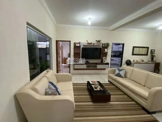 Casa / Sobrado para Venda em Uberaba/MG Jardim Elza Amuí I 4 Quartos