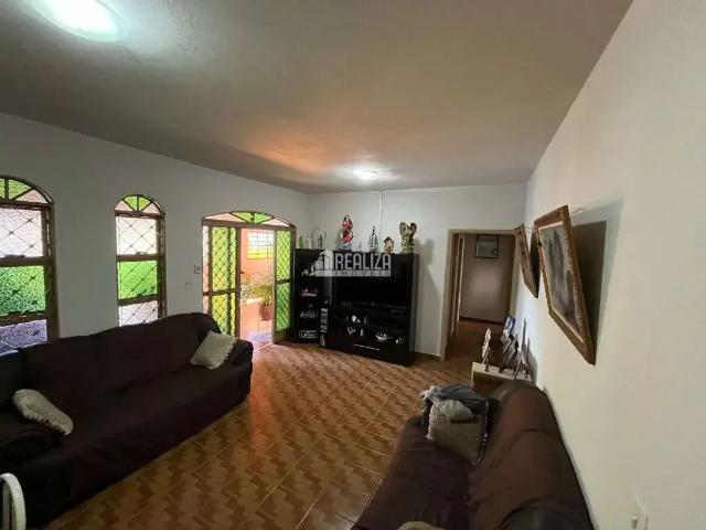 Casa / Sobrado para Venda em Uberaba/MG Lourdes 3 Quartos