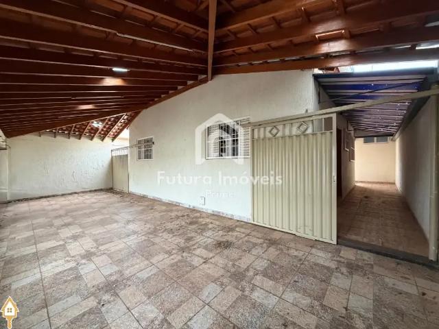 Casa / Sobrado para Venda em Uberaba/MG Leblon 3 Quartos