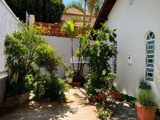 Casa / Sobrado para Venda em Uberaba/MG Leblon 3 Quartos