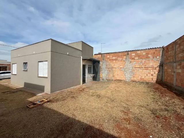 Casa / Sobrado para Venda em Uberaba/MG Parque das Aroeiras 2 Quartos