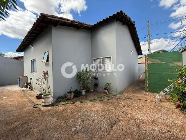 Casa / Sobrado para Venda em Uberlândia/MG Conjunto Segismundo Pereira 3 Quartos