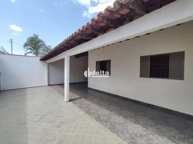 Casa / Sobrado para Venda em Uberlândia/MG Segismundo Pereira 3 Quartos