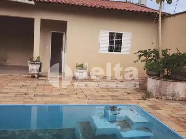 Casa / Sobrado para Venda em Uberlândia/MG Copacabana 3 Quartos
