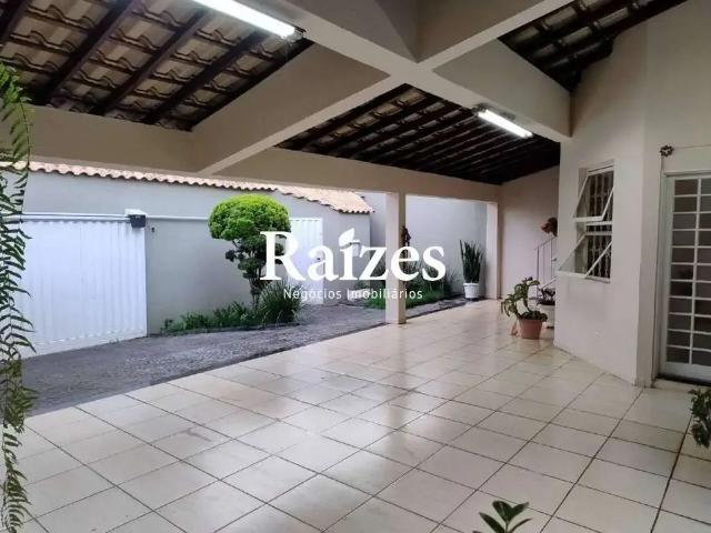 Casa / Sobrado para Venda em Uberlândia/MG Carajás 5 Quartos